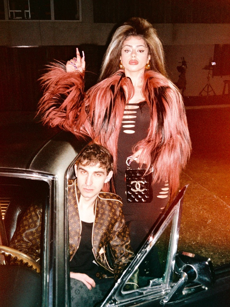 ALIZADE ve BEGE'nin yeni teklisi 24/7 dinlemek için