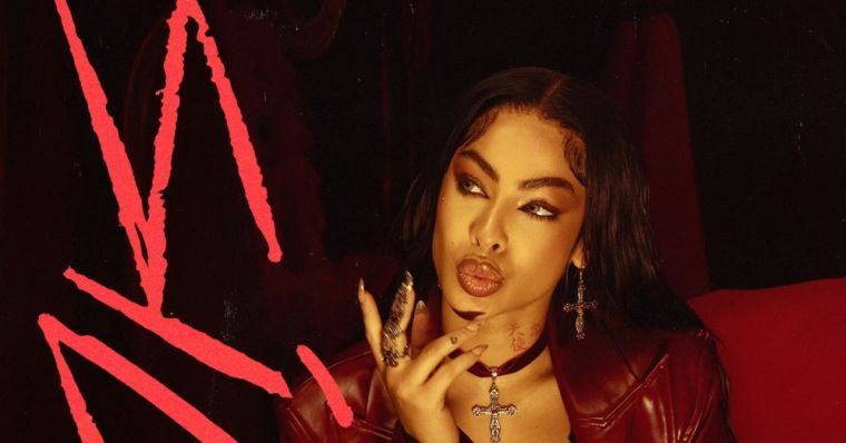 Yailin la Mas Viral - Silla